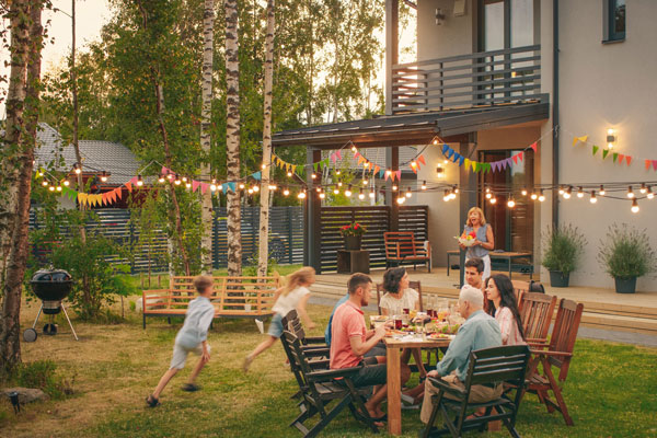 Outdoor Party Planning Tips for the Summer | Zippy Shell