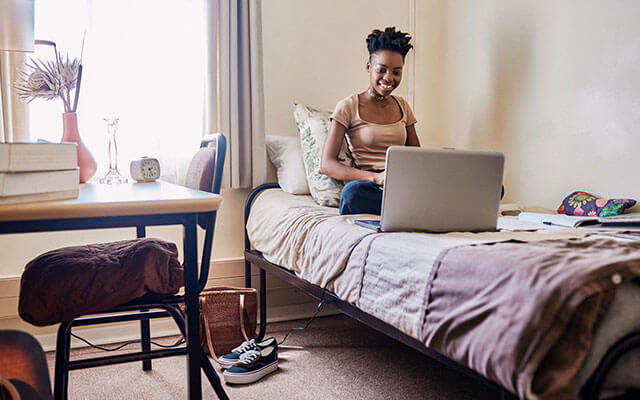 How to Feel at Home When Moving to College | Zippy Shell